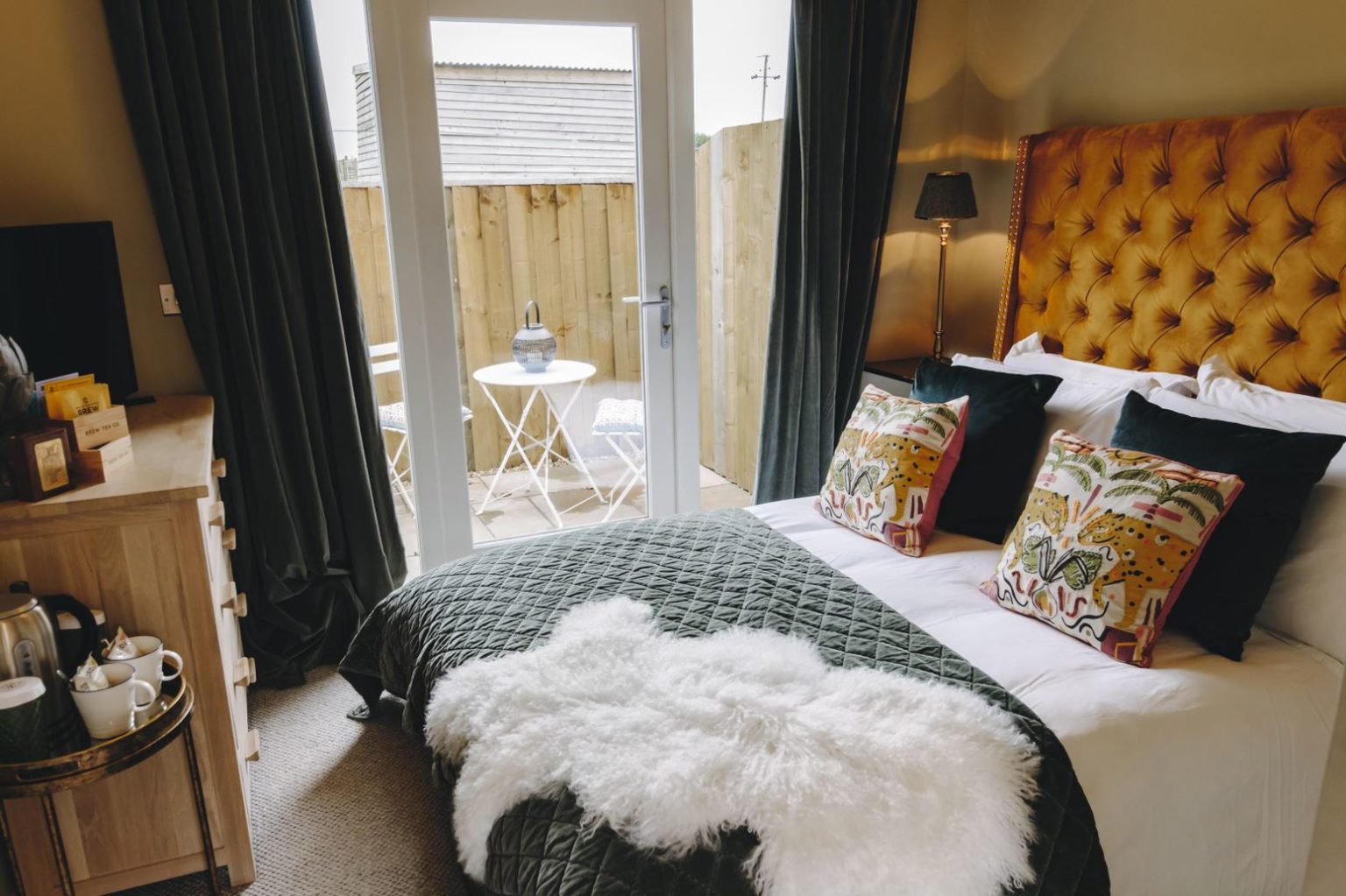 Hideout | Ensuite Room at The Gin Trap Inn, Ringtead, Norfolk